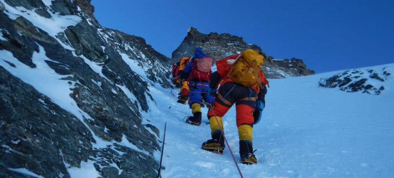 New Rule Bars Direct Everest Climb Without Prior 7,000m Peak Experience